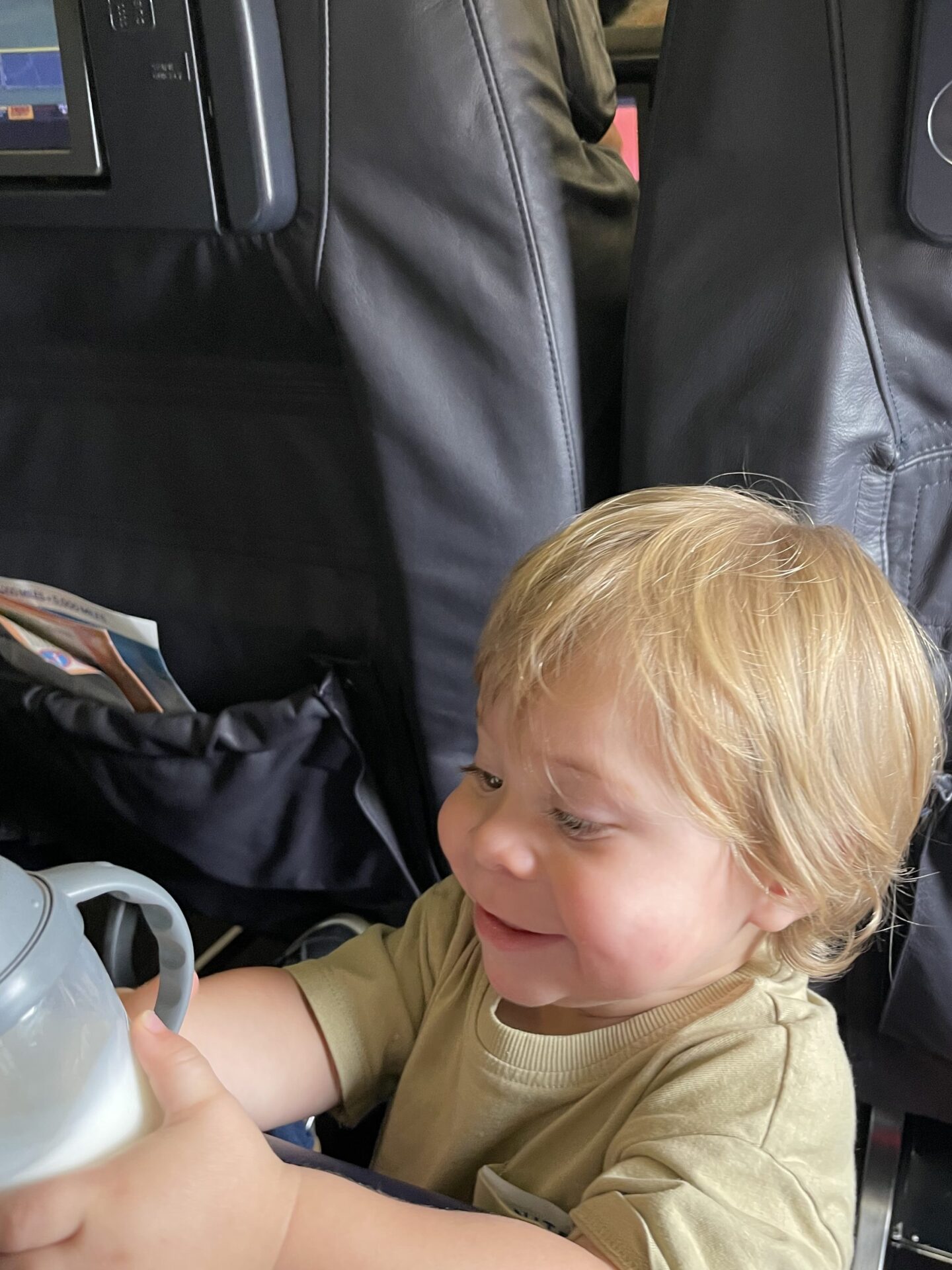 Airplane Travel Essentials for Baby and Toddler Moms: Tips and Tricks ...