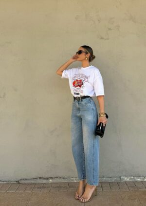 17 Stunning Wide Leg Jeans Outfit Ideas for Every Occasion - Diana Colibri