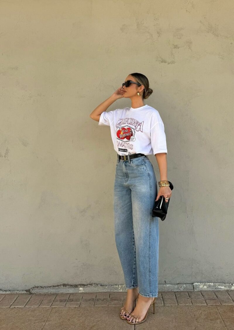 17 Stunning Wide Leg Jeans Outfit Ideas for Every Occasion - Diana Colibri