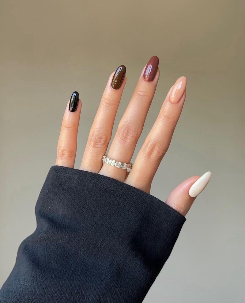 15 Chic & Trendy Fall Nail Ideas - Diana Colibri