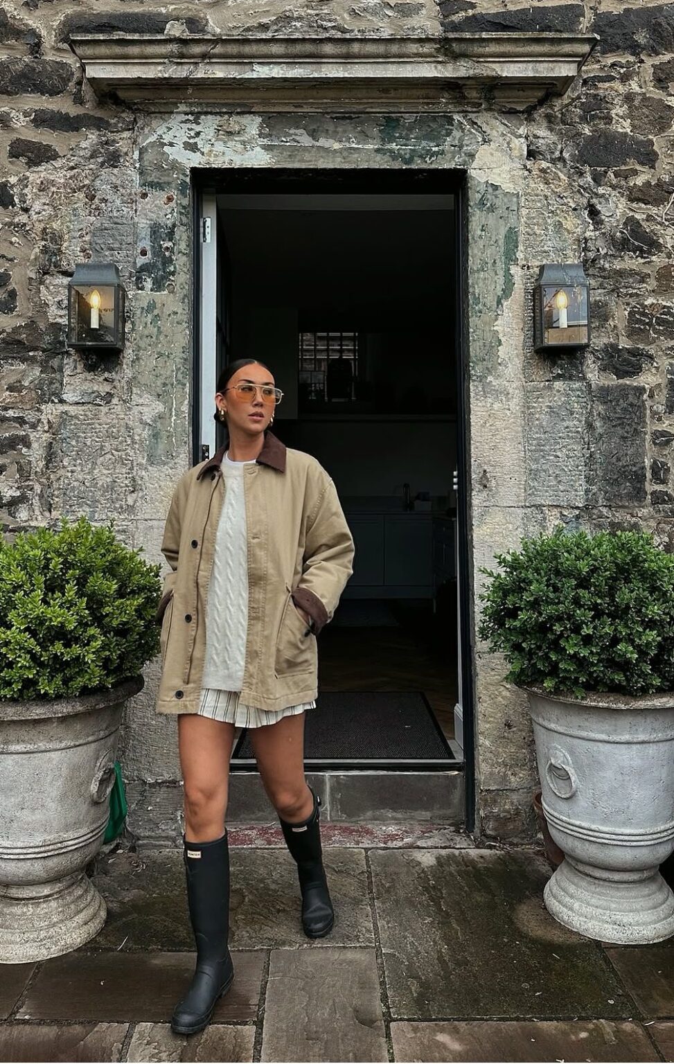 A Love Letter to the Barn Jacket: Classic & Chic Barn Jacket Outfits ...